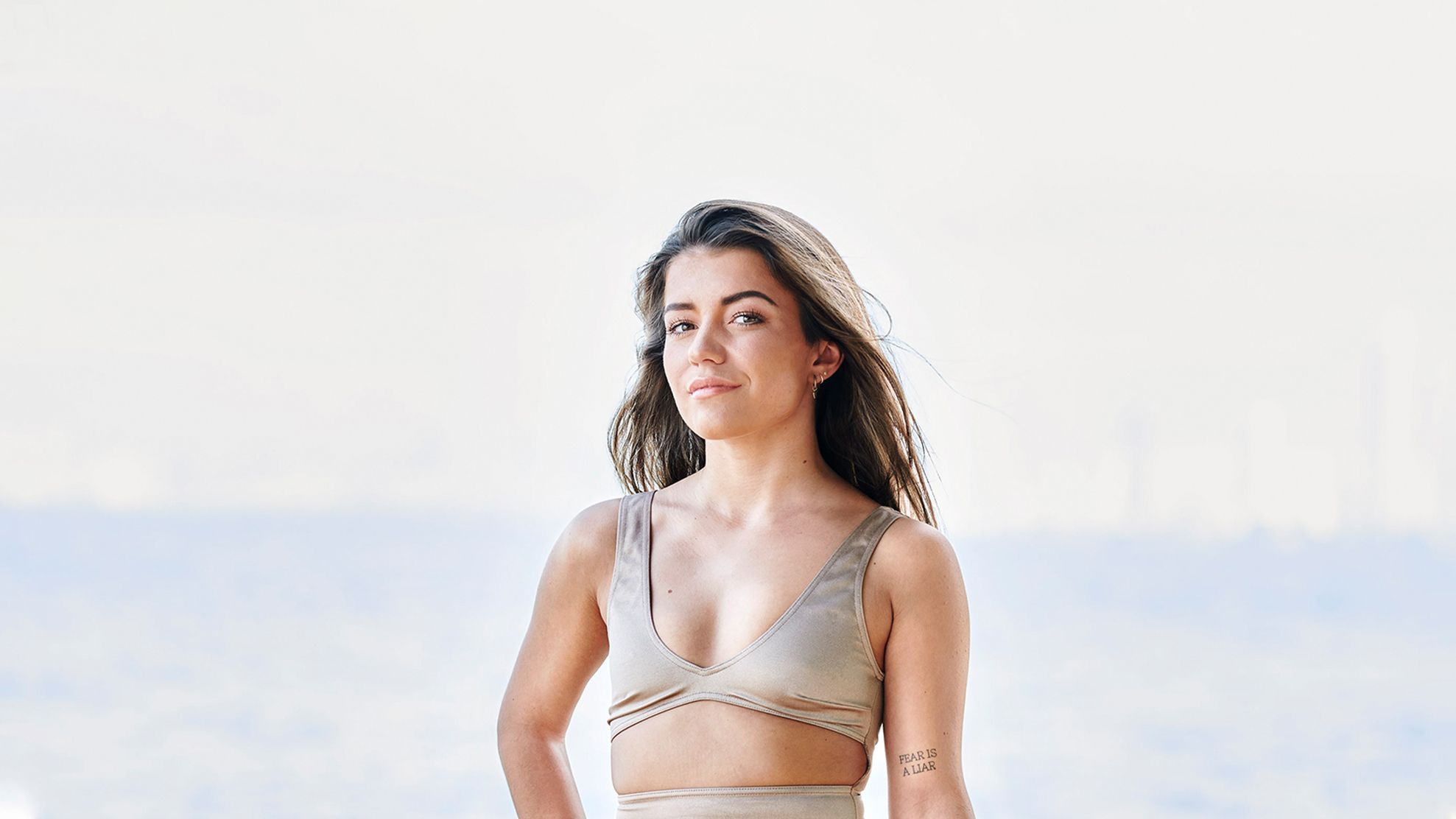 Lynn en Romey van EOTB geven tekst en uitleg over 'orgiepaleis'